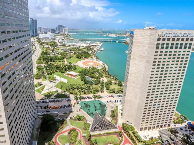 Luxury apartment complex for rent in Miami, United States