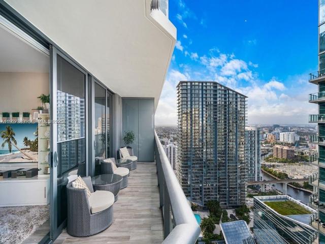 Luxury apartment complex for rent in Miami, United States