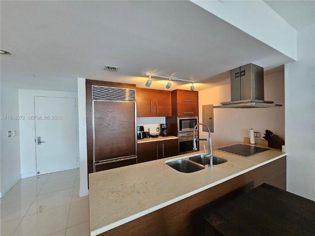 Luxury apartment complex for rent in Miami, United States