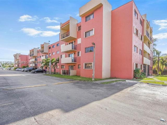 Luxury apartment complex for rent in Miami, United States