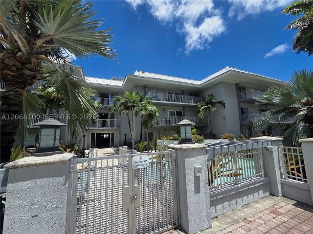 Luxury apartment complex for rent in Miami, United States