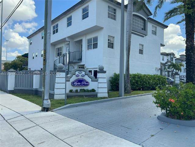 Luxury apartment complex for rent in Miami, United States