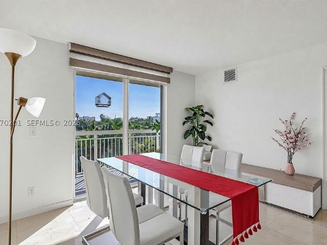 Luxury apartment complex for rent in Miami, United States