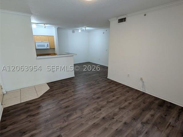 Luxury apartment complex for rent in Miami, United States