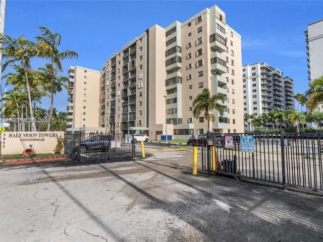 Luxury apartment complex for rent in Miami, United States