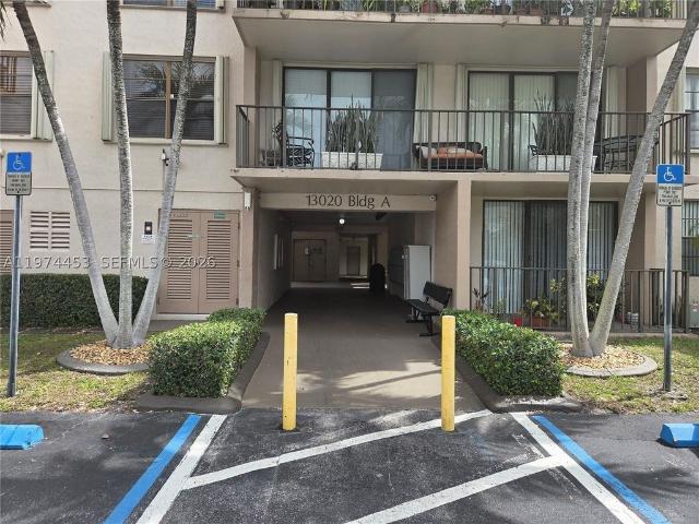 Luxury apartment complex for rent in Miami, United States