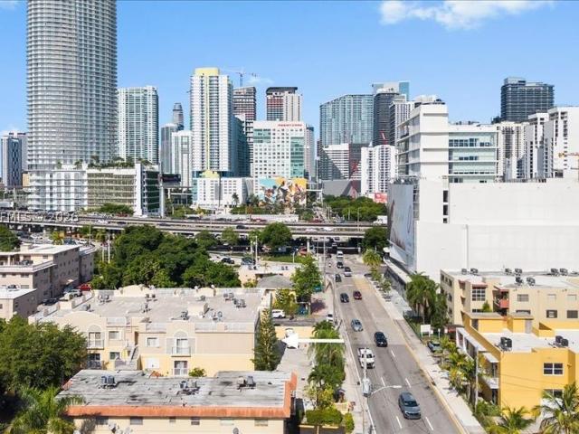 Luxury apartment complex for rent in Miami, United States