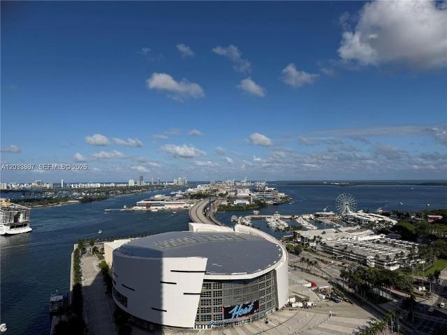 Luxury apartment complex for rent in Miami, United States
