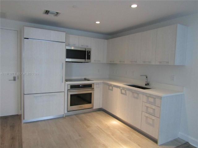 Luxury apartment complex for rent in Miami, United States