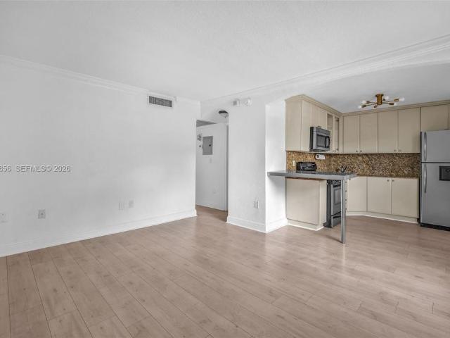 Luxury apartment complex for rent in Miami, United States