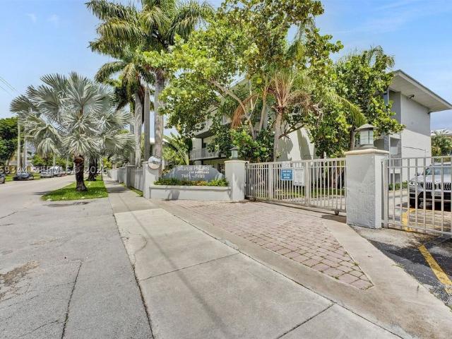 Luxury apartment complex for rent in Miami, United States