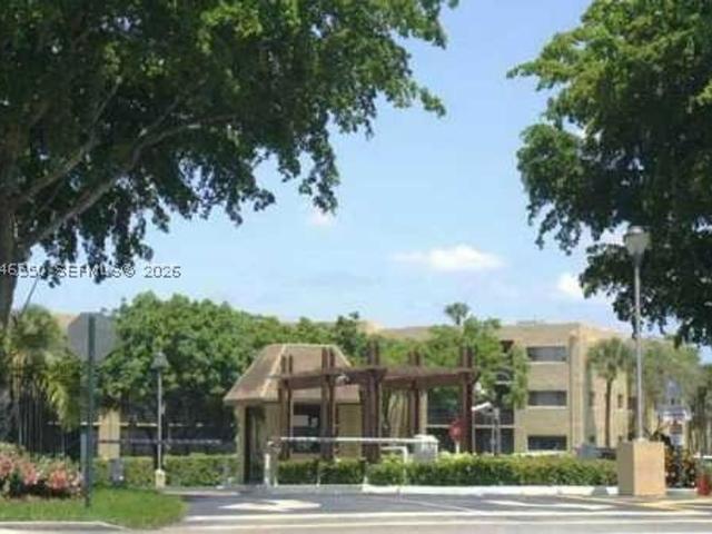 Luxury apartment complex for rent in Miami, United States