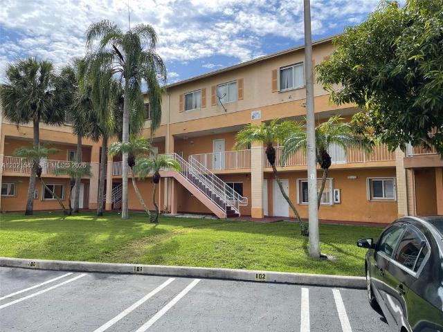Luxury apartment complex for rent in Miami, United States