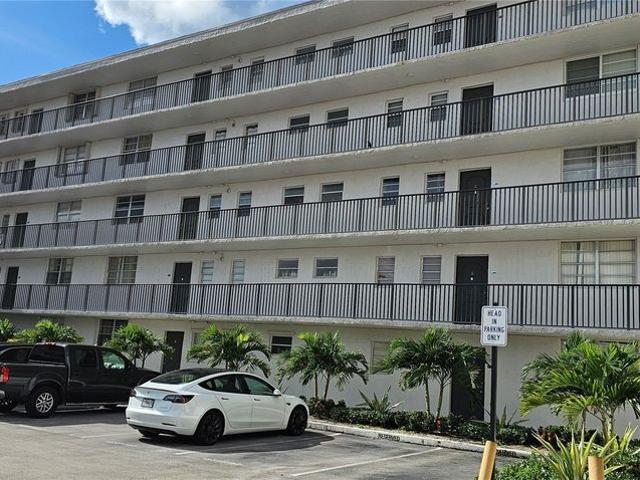 Luxury apartment complex for rent in Miami, United States