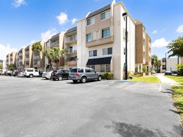 Luxury apartment complex for rent in Miami, United States