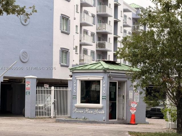 Luxury apartment complex for rent in Miami, United States