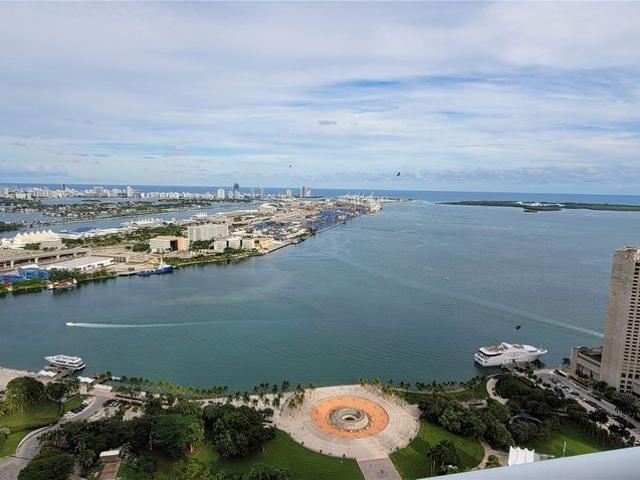 Luxury apartment complex for rent in Miami, United States