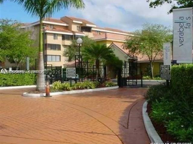 Luxury apartment complex for rent in Miami, United States