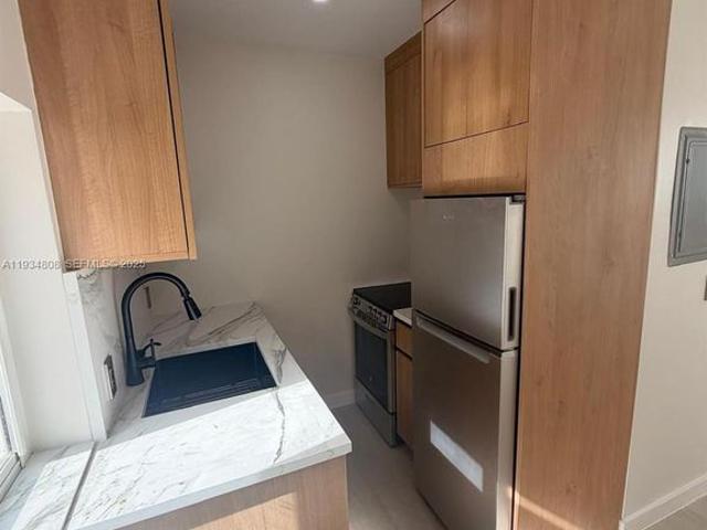 Luxury apartment complex for rent in Miami, United States