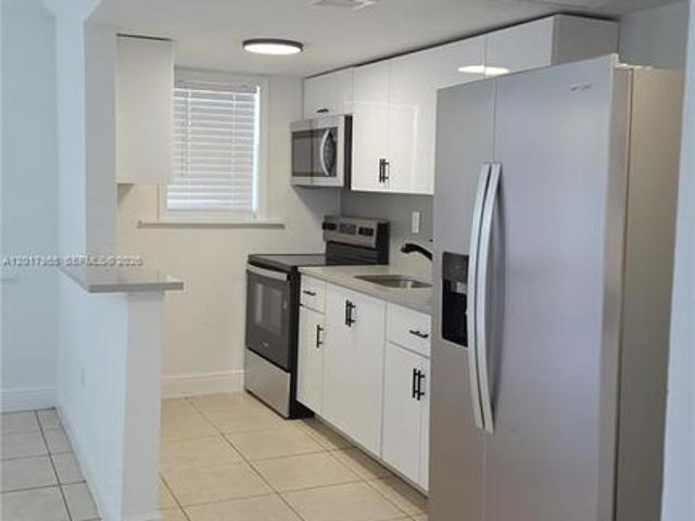 Luxury apartment complex for rent in Miami, United States