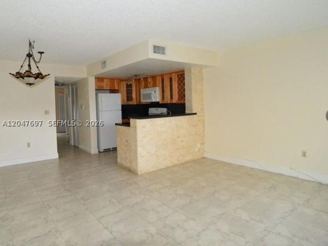 Luxury apartment complex for rent in Miami, United States