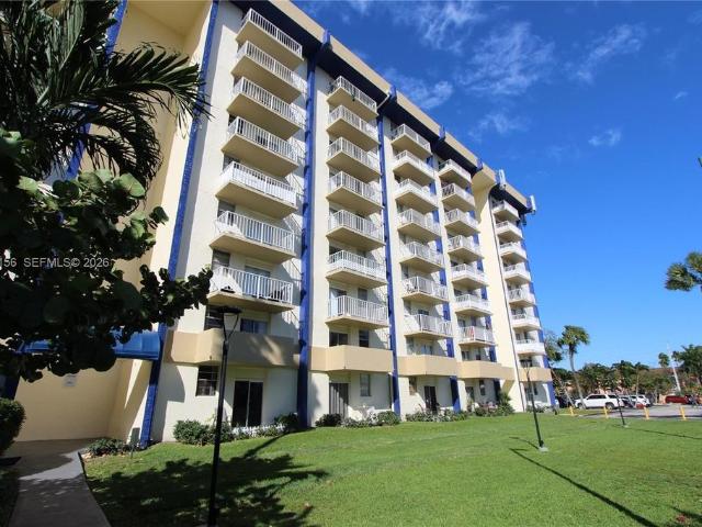 Luxury apartment complex for rent in Miami, United States