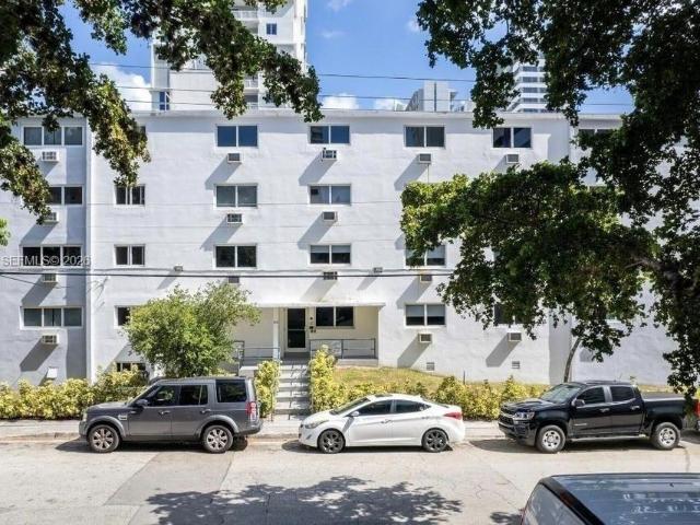 Luxury apartment complex for rent in Miami, United States