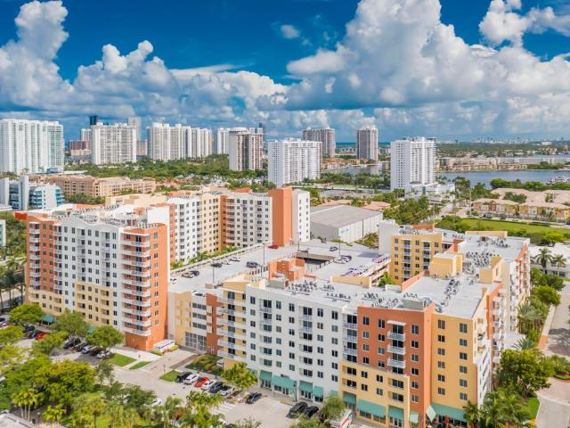 Luxury apartment complex for rent in Miami, United States