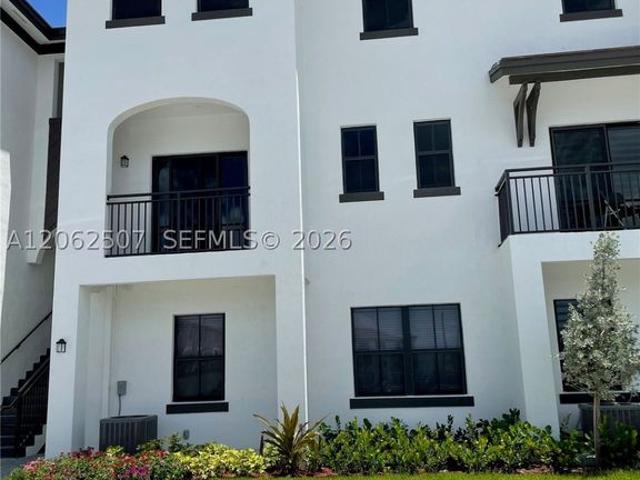 Luxury apartment complex for rent in Miami, United States
