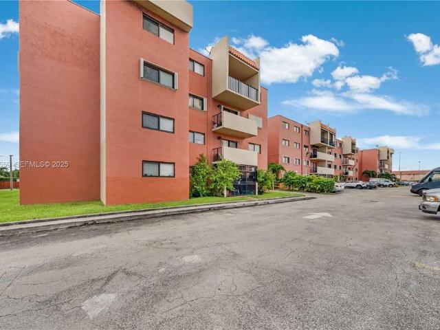 Luxury apartment complex for rent in Miami, United States