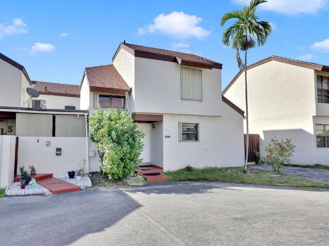 Luxury apartment complex for rent in Miami, United States