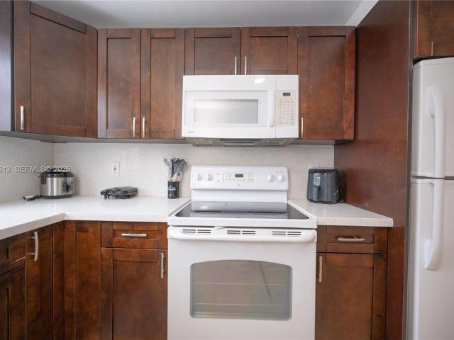 Luxury apartment complex for rent in Miami, United States