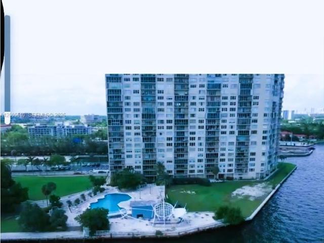 Luxury apartment complex for rent in Miami, United States