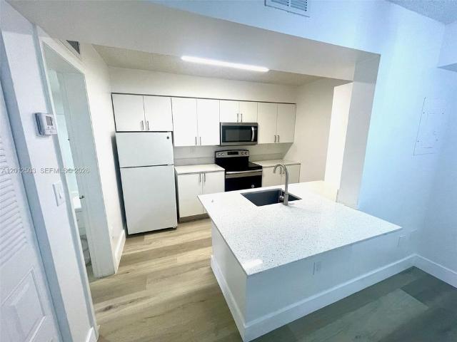 Luxury apartment complex for rent in Miami, United States