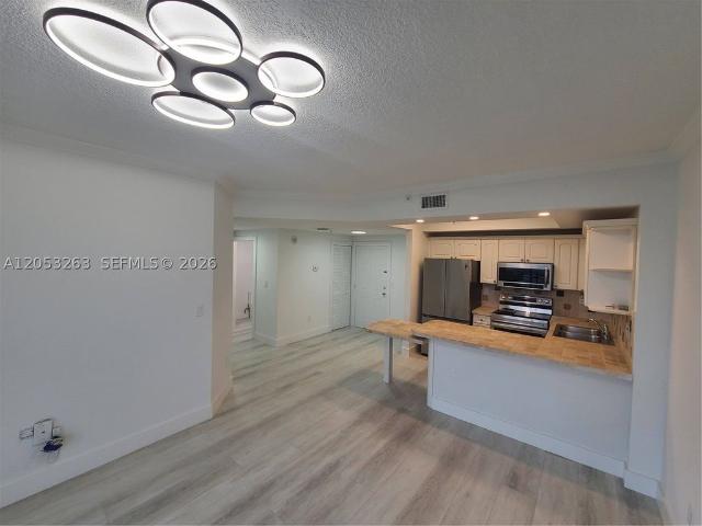 Luxury apartment complex for rent in Miami, United States