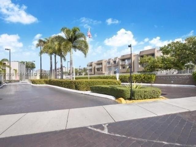 Luxury apartment complex for rent in Miami, United States