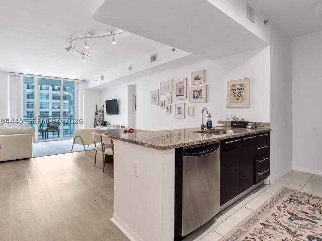 Luxury apartment complex for rent in Miami, United States