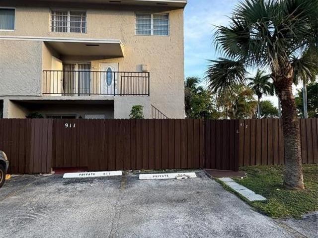 Luxury apartment complex for rent in Miami, United States
