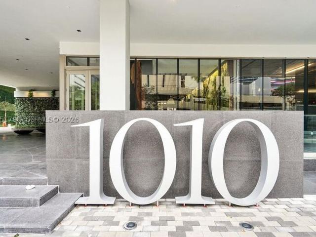 Luxury apartment complex for rent in Miami, United States