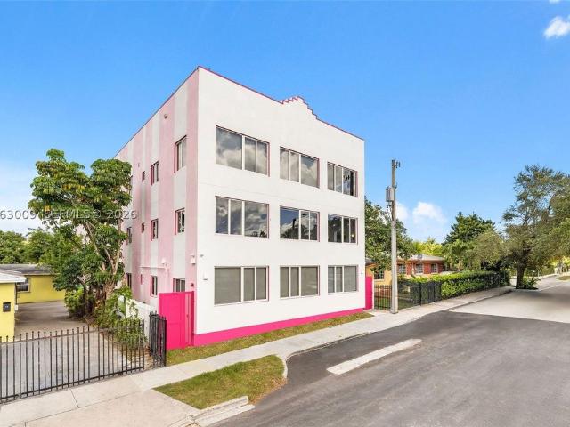 Luxury apartment complex for rent in Miami, United States