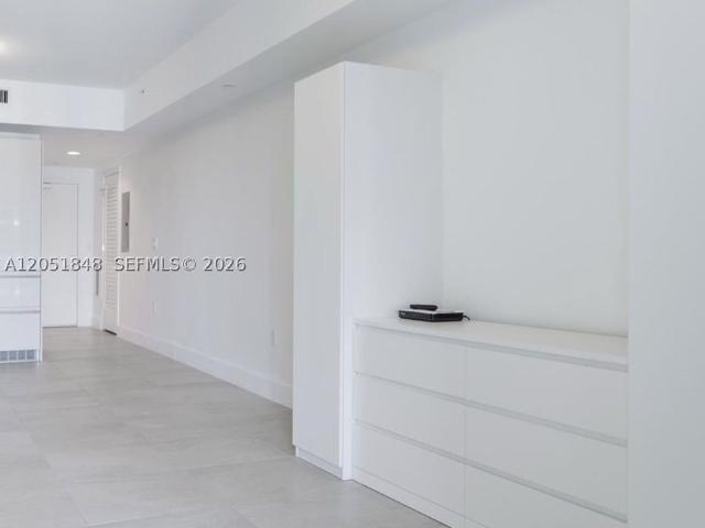 Luxury apartment complex for rent in Miami, United States
