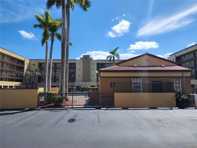 Luxury apartment complex for rent in Miami, United States