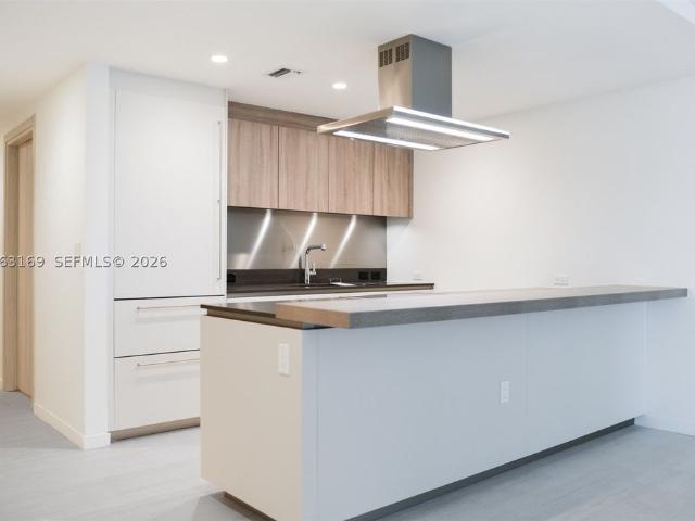 Luxury apartment complex for rent in Miami, United States