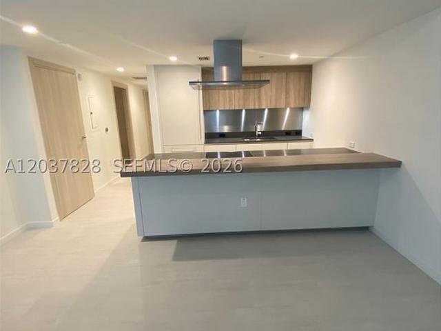 Luxury apartment complex for rent in Miami, United States