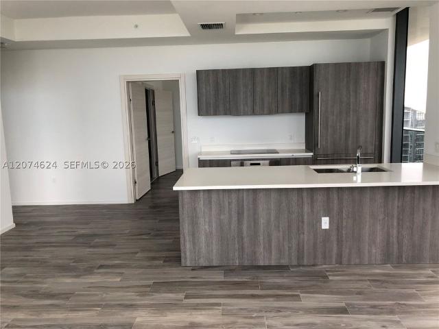 Luxury apartment complex for rent in Miami, United States