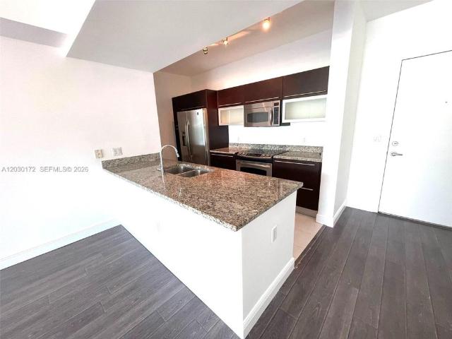 Luxury apartment complex for rent in Miami, United States