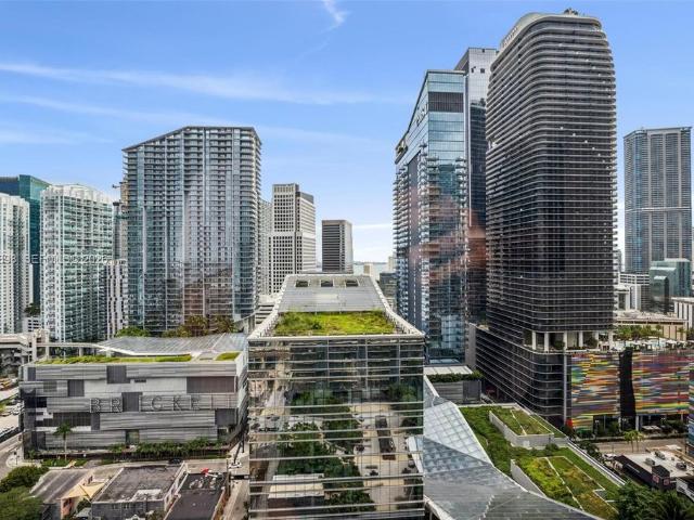Luxury apartment complex for rent in Miami, United States