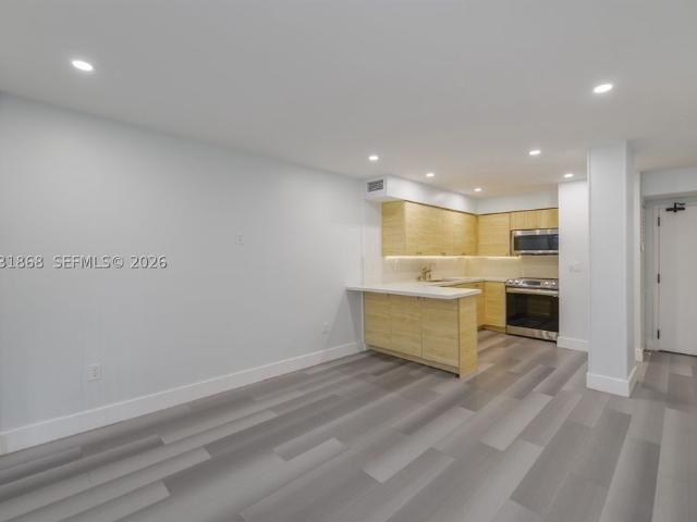 Luxury apartment complex for rent in Miami, United States