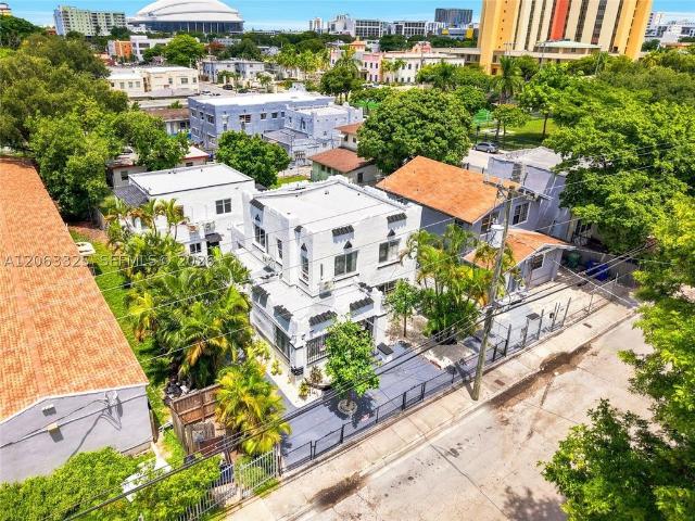Luxury apartment complex for rent in Miami, United States