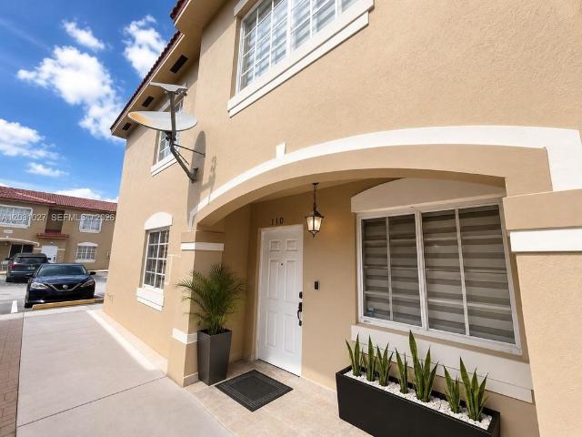 Luxury apartment complex for rent in Miami, United States